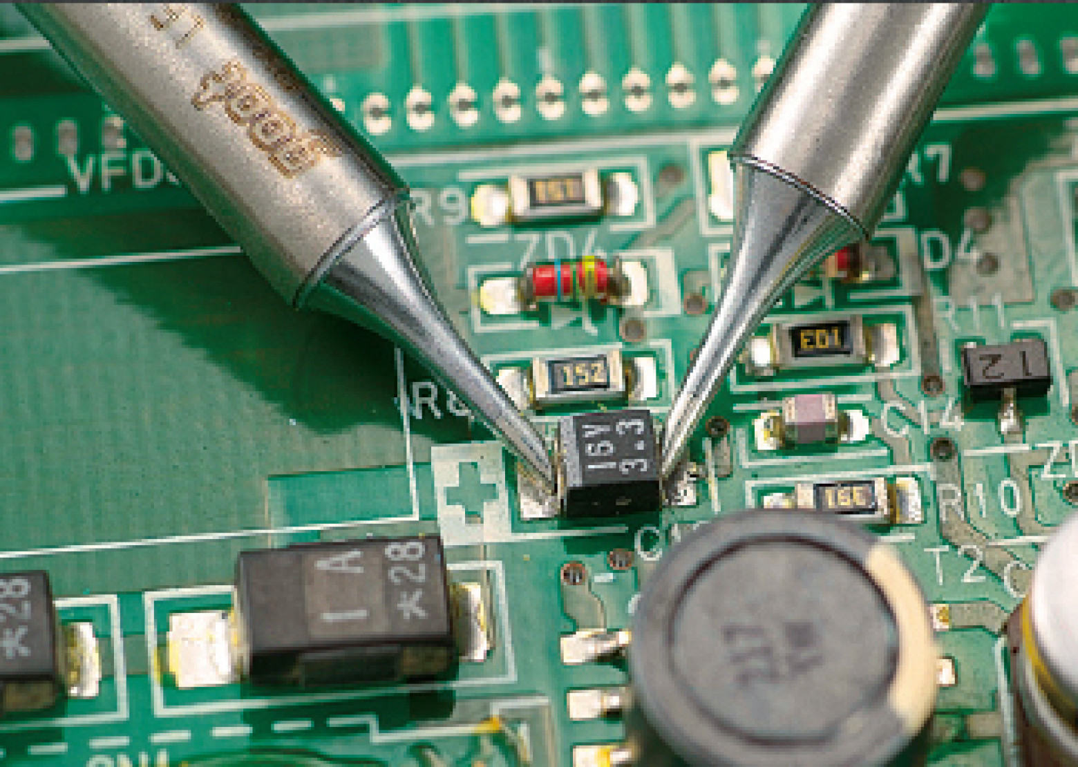 TEMPERATURE-CONTROLLED, LEAD-FREE, DUAL-PORT SOLDERING STATION ...